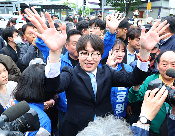 구포시장서 만난 하정우·한동훈